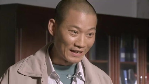 警察受伤住院!富婆竟选择让小弟送钱为何不亲自出手