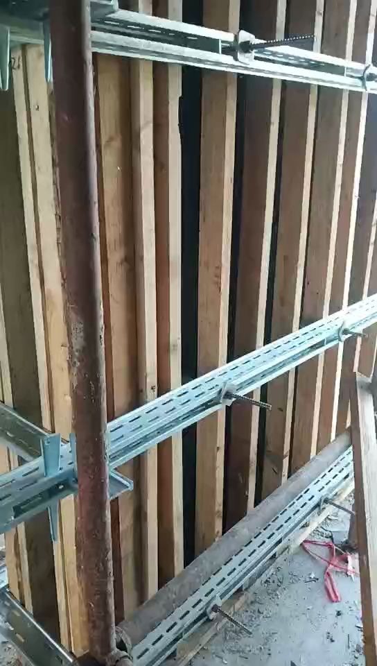 新型钢背楞加固剪力墙模板效果