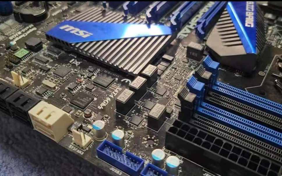 【酱油】【折腾】A卡N卡放在同一张主板上使用?可能是B站首发的...