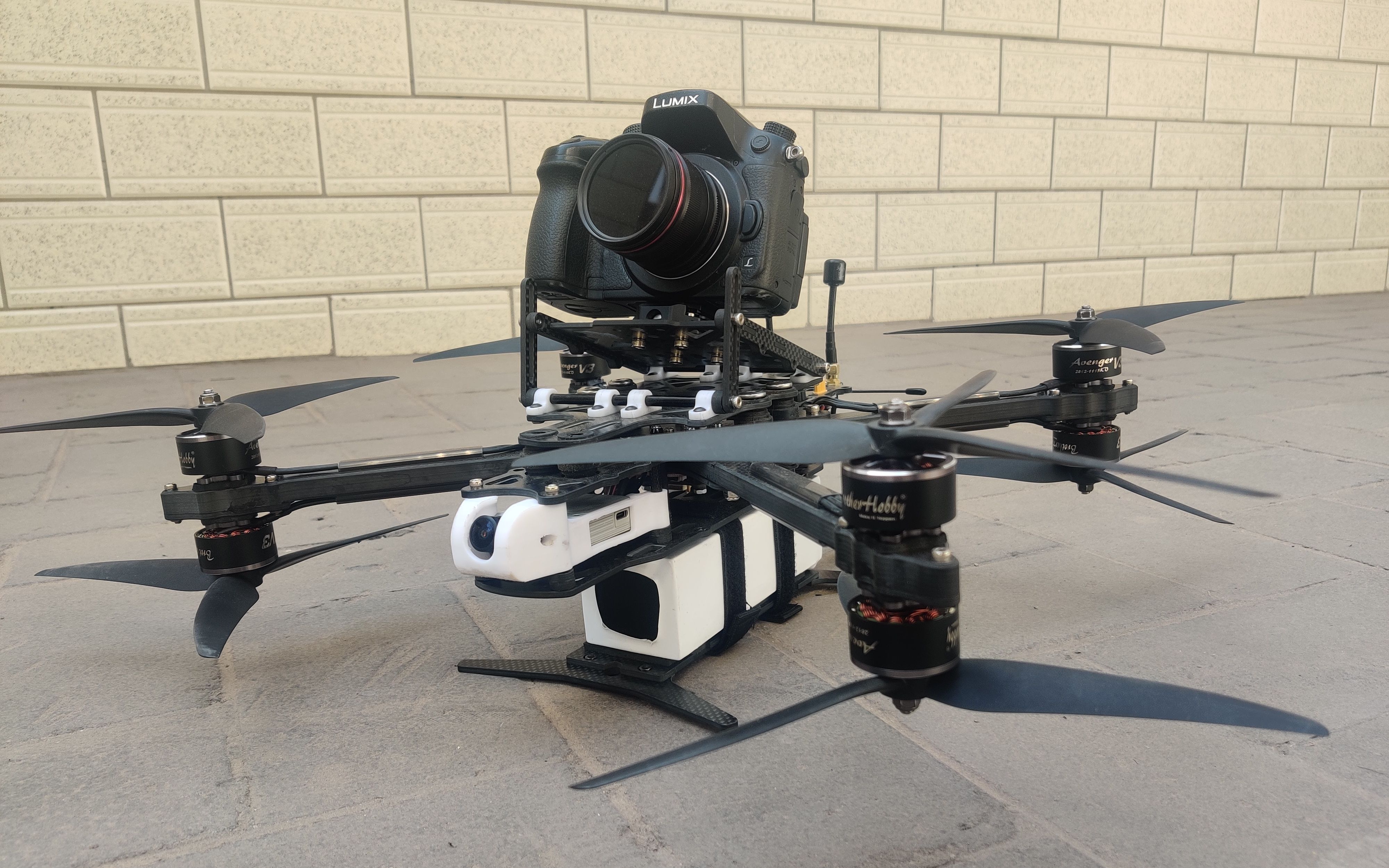 我们把松下GH4微单再次送上了天【X8Z9 Plus穿越机搭载GH4飞行...