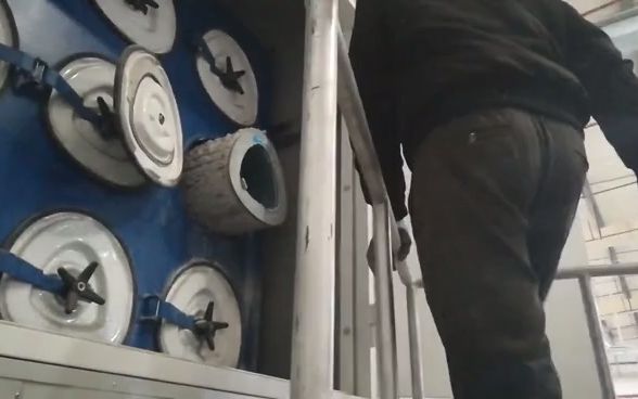 除尘器滤芯更换现场 滤筒除尘器 唐纳森除尘器 浙江航凯环保