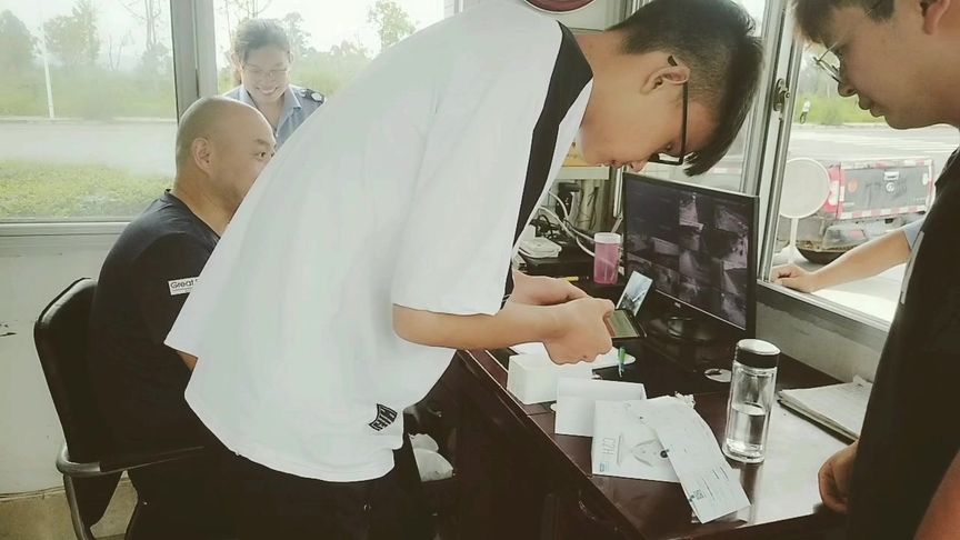 愉快的一上午,萤石摄像头简单安装。