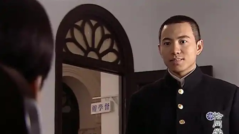 有一个学生成绩比较怪,国文顺数第一,数学也是第一,倒数