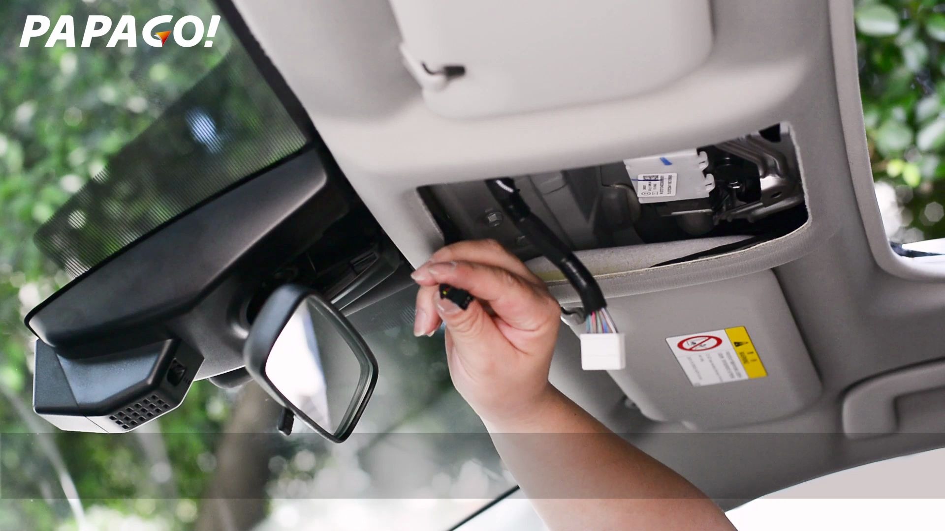 RAV4专用记录仪顶灯取电教程