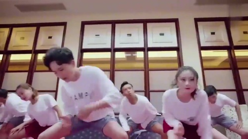 极光之恋:嫌啦啦操太简单,换成热舞,队友:城门失火殃及池鱼