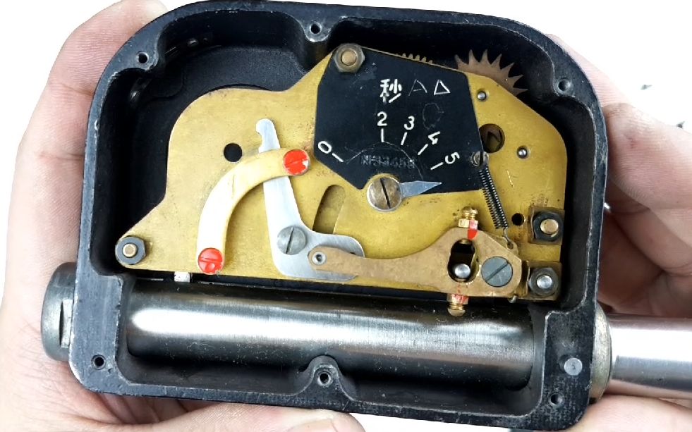 降落伞是如何打开的?拆解一个开伞器叫你看明白其中的工作原理