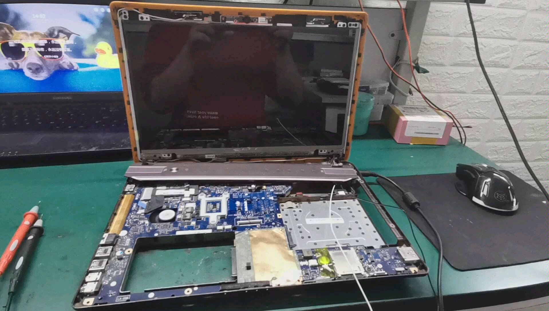 笔记本开机暗屏无背光怎么办?