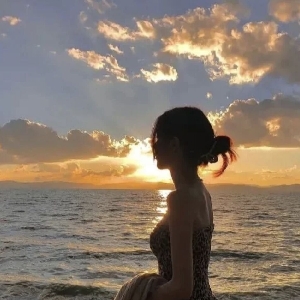 蕾丝酒妹 