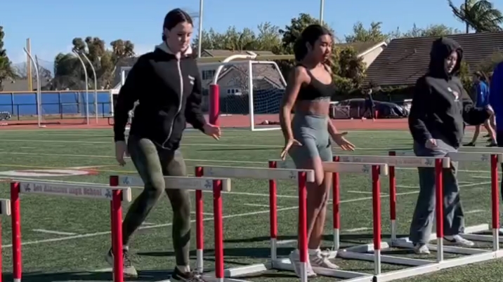 跨栏栏间练习,动作很丝滑!