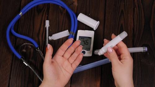 血糖仪一滴血就能测?传统vs新型采血量实测对比,结果惊人!