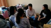 老师们教学研讨,小组讨论中