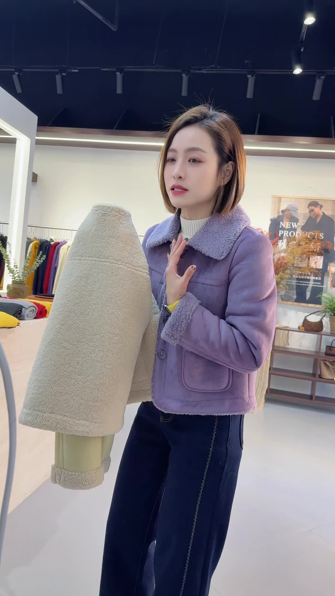 短款羊羔绒复合麂皮绒厚款,一件过冬#穿搭女装 #女装 #实体女装店 #...