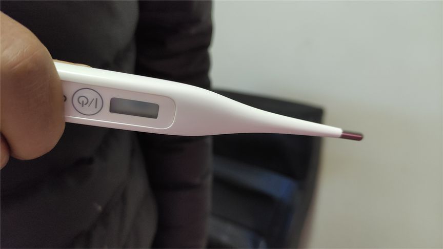 农村小伙花30块钱买的电子体温计,试用后感觉很鸡肋!为啥?