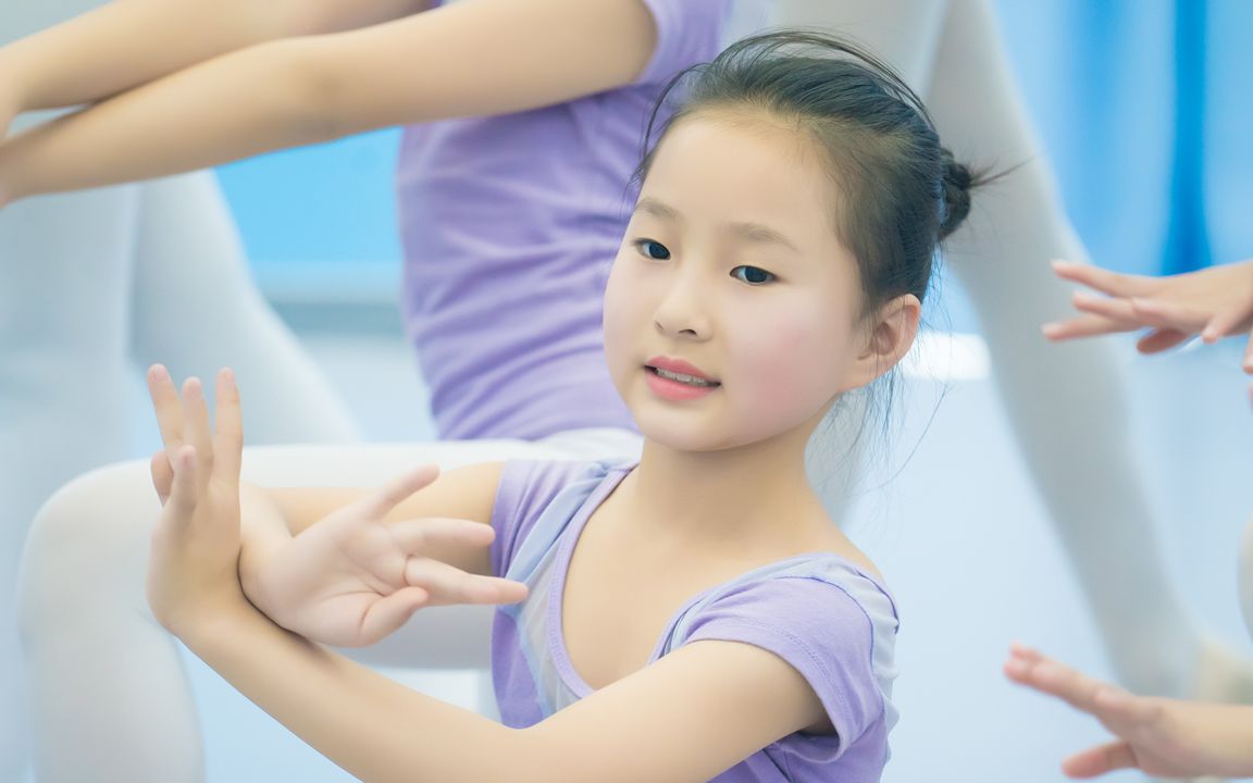 【单色舞蹈】少儿中国舞中级班展示,少儿基本功技巧