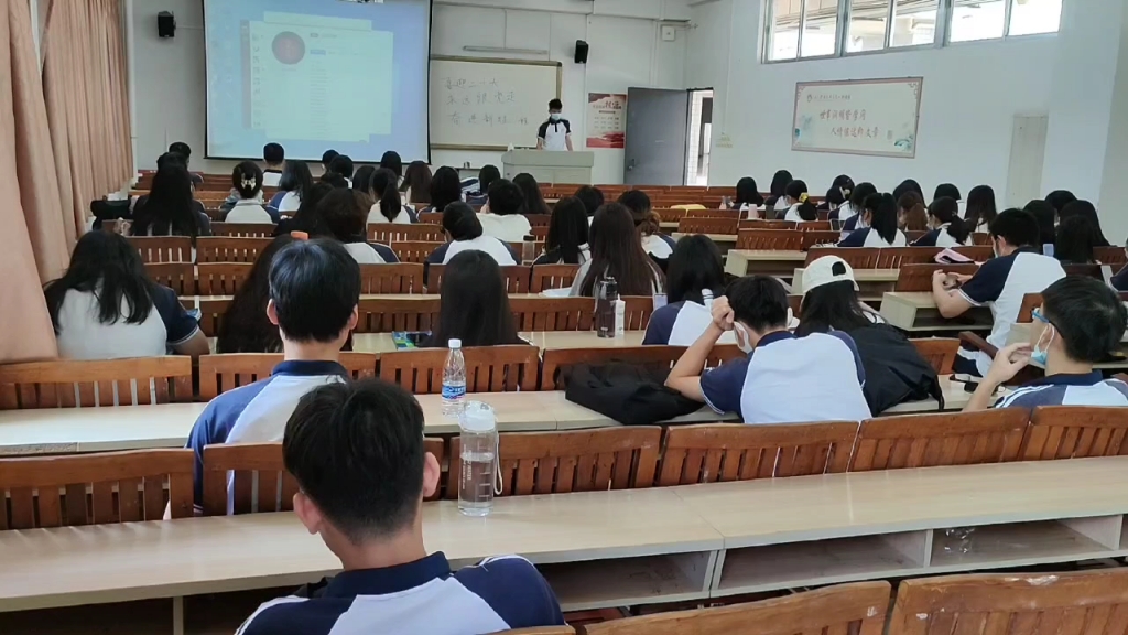 江门职业技术学院经济管理学院21金融服务与管理2班合唱