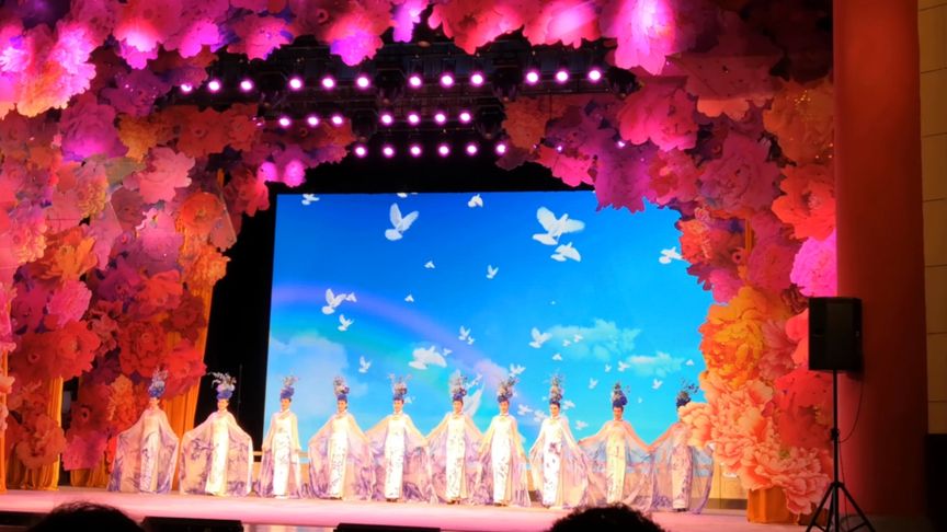 模特表演《我爱你中国》