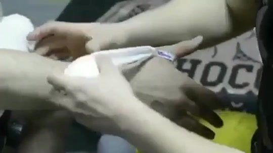 格斗选手缠绷带全过程,看完你就学会了