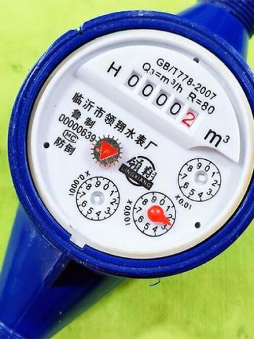 原来水表里面是有齿轮的,小齿轮带动大齿轮转,难怪水表跑得飞快