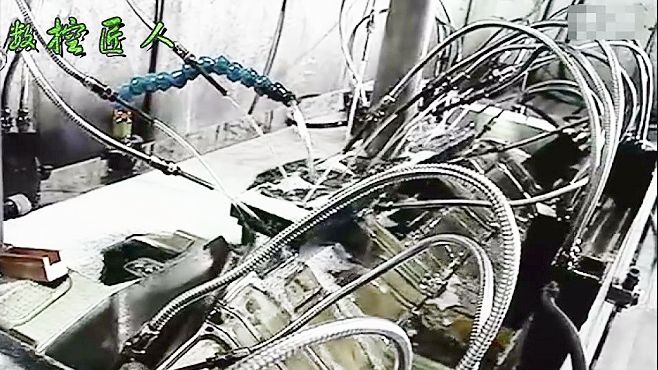 实拍:精密机械电火花机大型汽车模具石墨放电