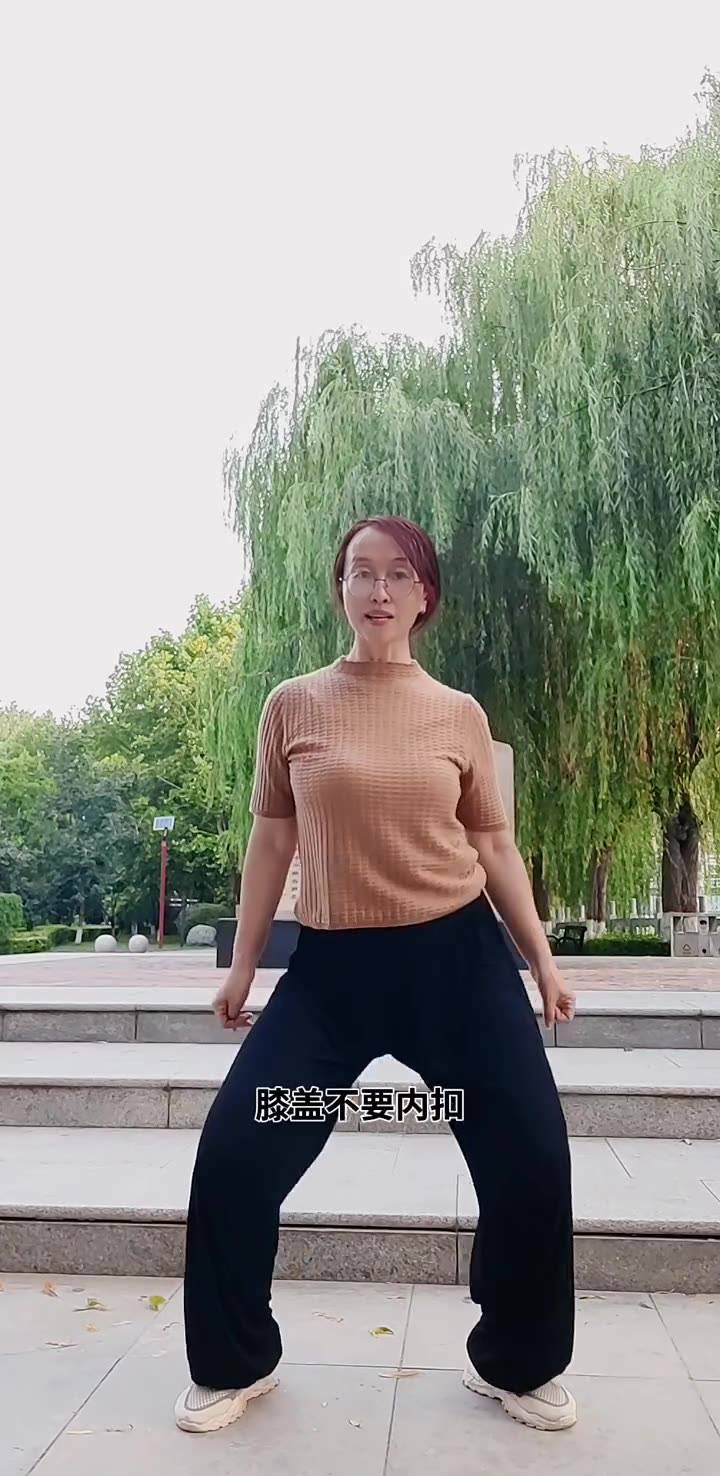 节奏中释放,舞步间流淌,舞蹈点亮生命火花。