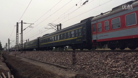 K938次(石家庄—牡丹江)定州站进站,本务机车沈局沈段SS90056