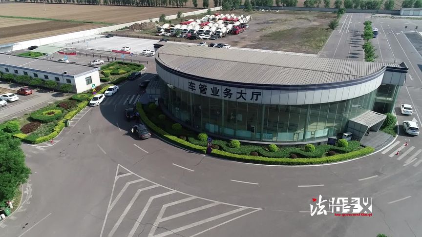 我为群众办实事:车管所导办服务方便群众