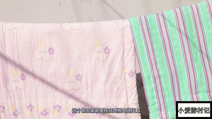 你知道农村是怎么晒被子的吗,农村里都是这样做的