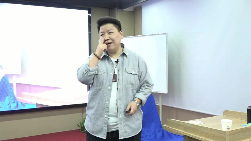 脚背上的“门金穴”如何发挥功效?调腹泻、偏头疼、腹胀,刘红云