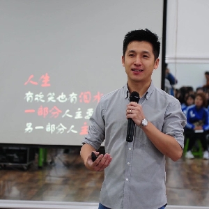 贾某心理师 