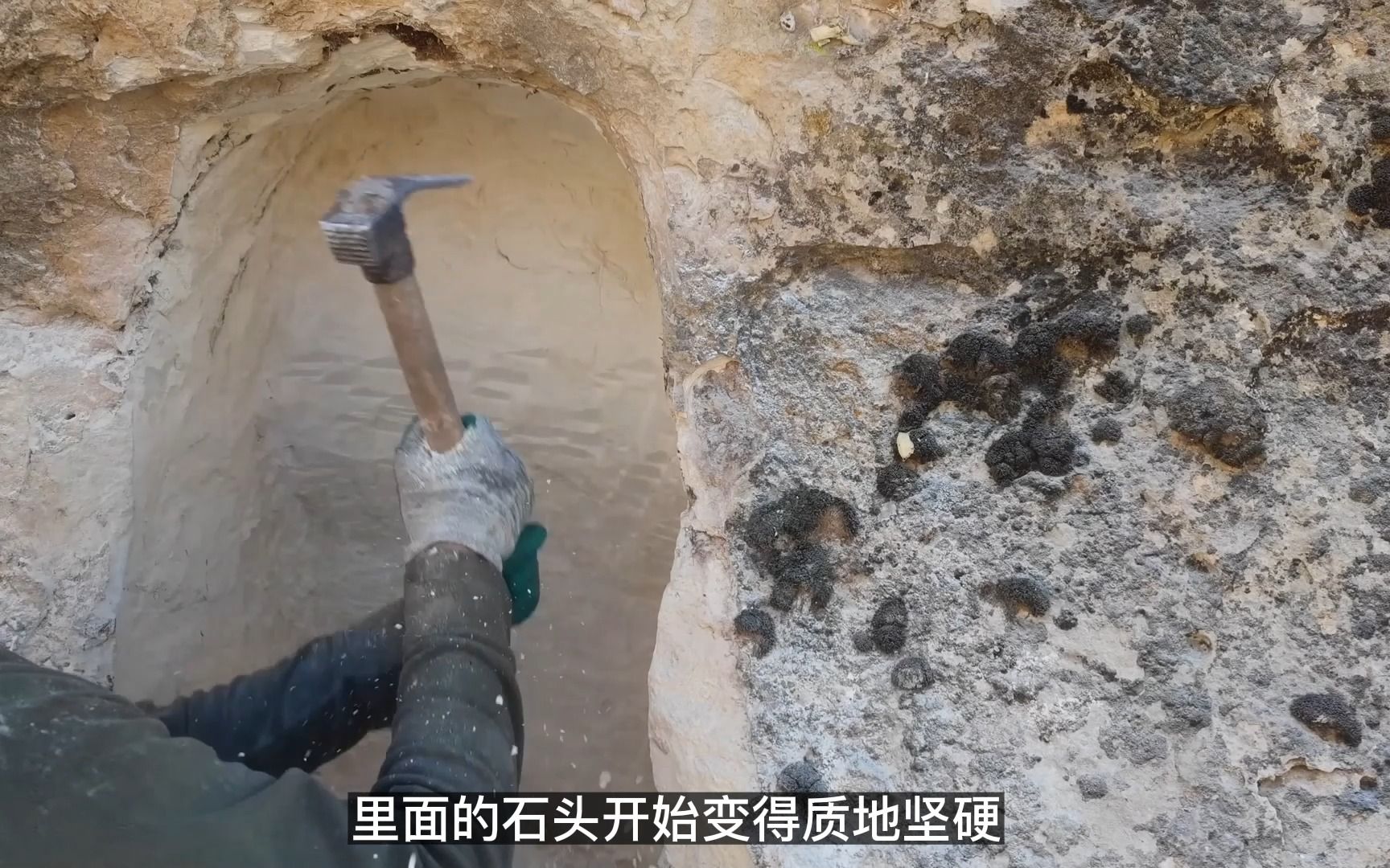 完整版:男子野外露营,开凿巨石充当庇护所#荒野建造