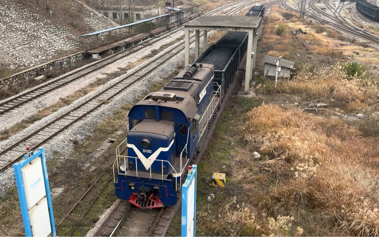 ...华菱涟源钢铁有限公司自备车C70EA型C70E型C70EL型敞车驶离厂区