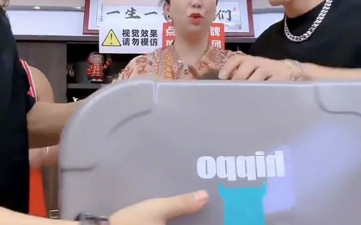 学生党一定要看的行李箱测评,开学就选这款迪柯文的行李箱,一年没...