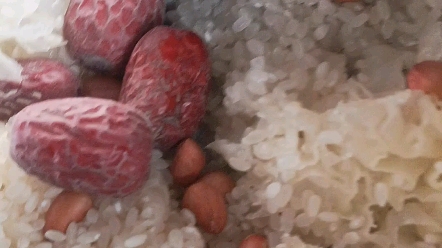 每天一味中药～当归。当归的主要功效为补血活血,调经止痛,润肠通便。