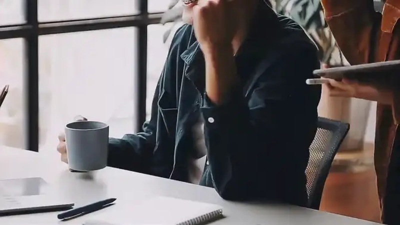 老板思维揭秘:在不确定性中坚信自己,普通人则多看危机