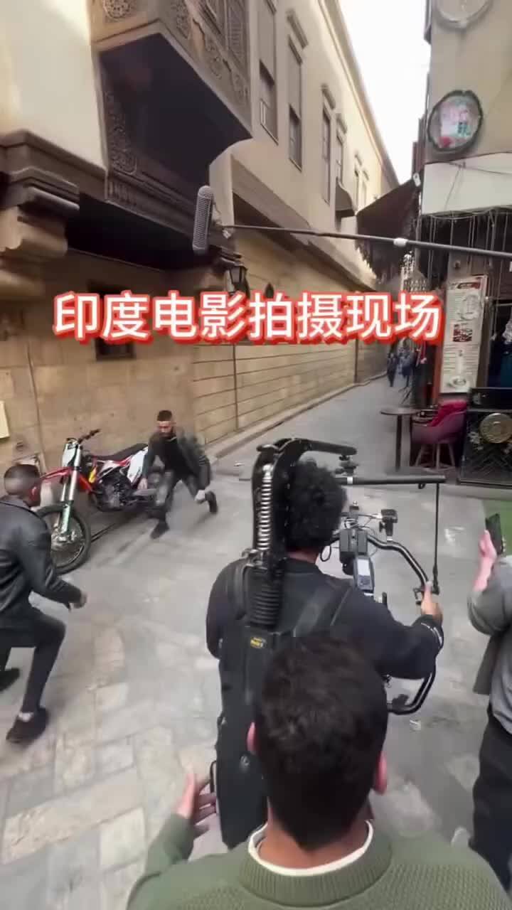 印度电影拍摄现场,网友:这么简单的事还要换替身