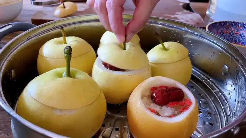 东北大姐教你冻梨的正确吃法和做法