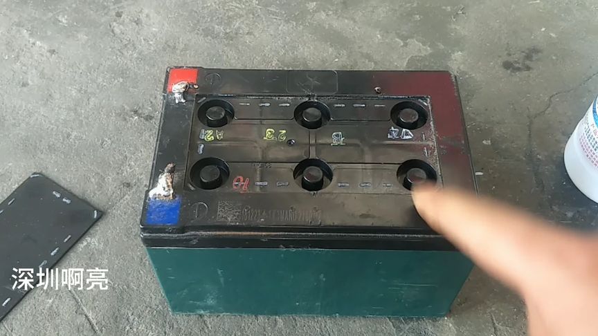 电动车电池里面是否有电瓶水,加电池水真的管用吗?