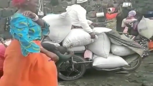 非洲人力三轮车,真正的节能环保,就是有人费力