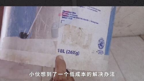 怎么制作过滤器,小伙利用塑料桶与木炭制作了一个低成本的过滤器