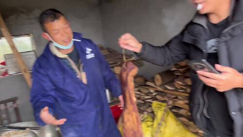 坦克300挑战莲花坡,下雨天挑战失败,直接送腊肉给团队危险动作请勿...