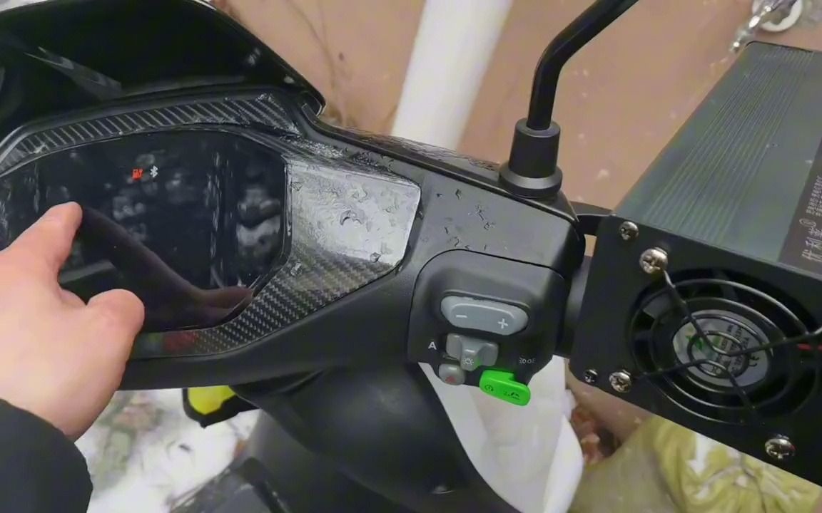 九号电动车m95c铅酸电池快充充电器使用感受。九号m95c 铅酸快充