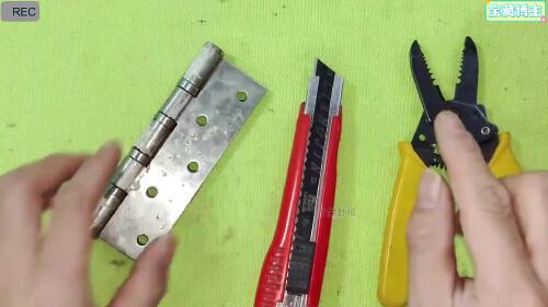 门合页除连门框还有剥电线功能,隐藏技能太实用