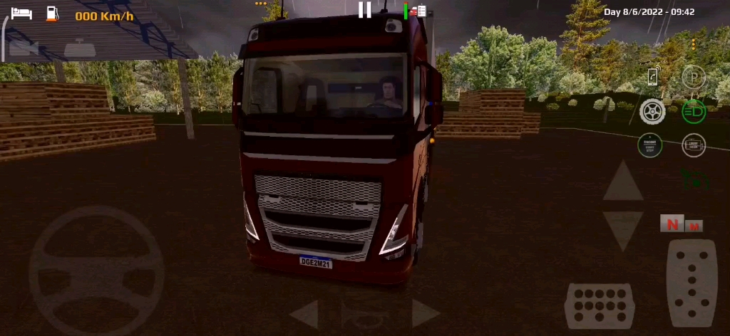 世界卡车模拟器:从下雨的伐木场出来,卡了好几次,油都耗光了,最终还是...