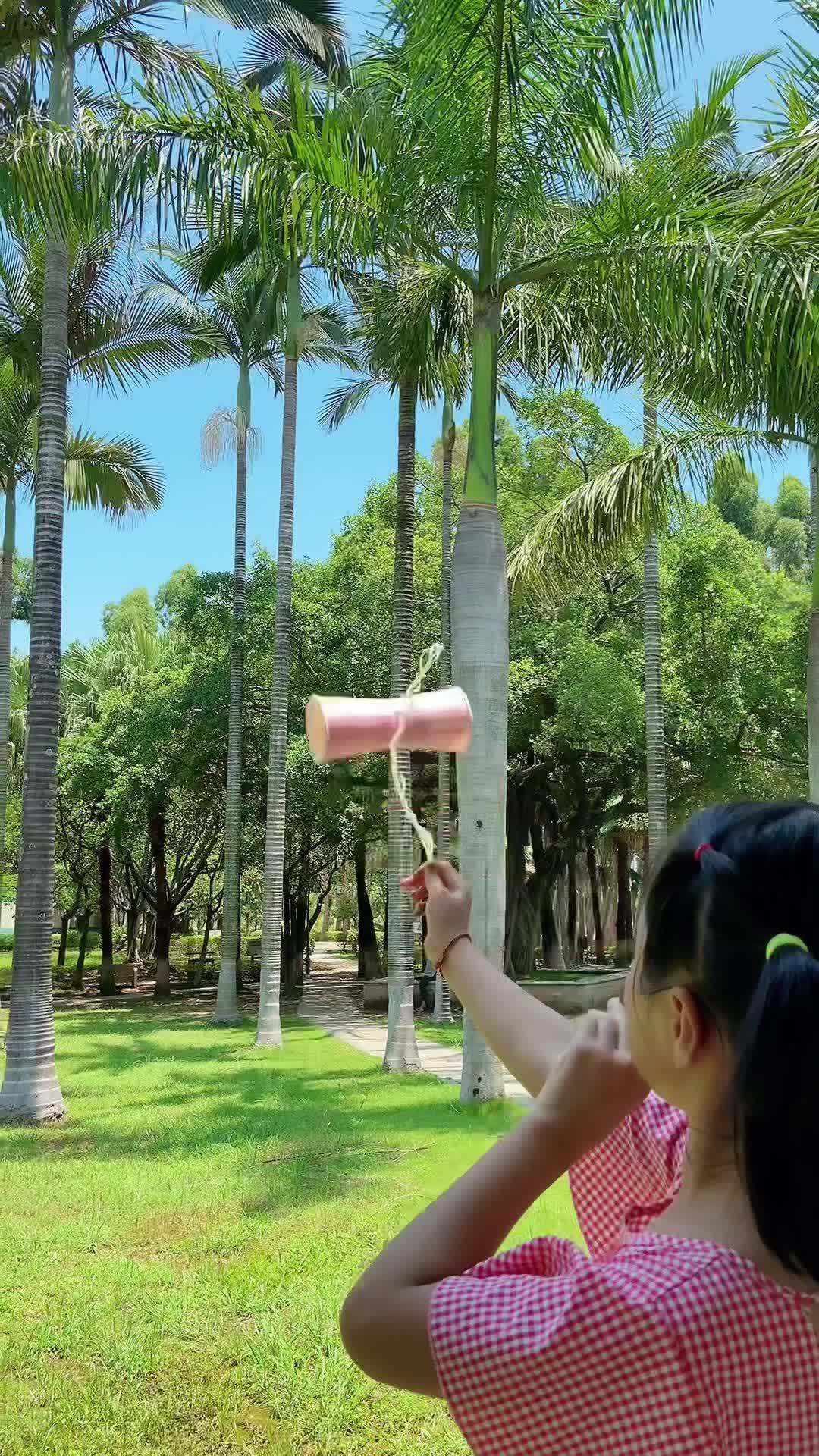 好玩的纸杯飞行器也太好玩了吧!暑假放下手机做两个陪小朋友一起玩吧!