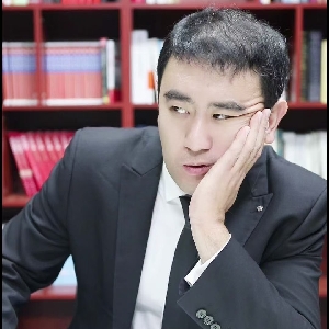 裴育律师 