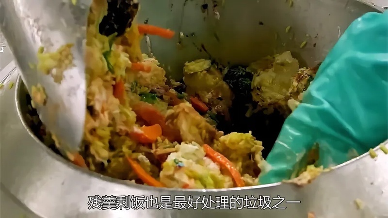 美国航母上处理垃圾的方式分为四种,都是距离海岸线3海里以外