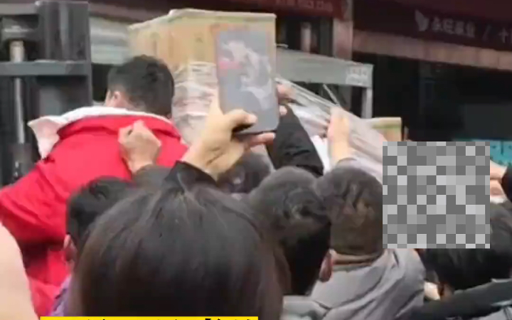 专家推荐柠檬后价格暴涨,市场出现抢购现象。网友:身体没病,脑子可别...