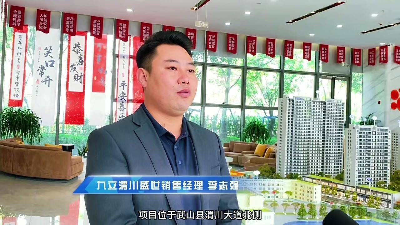 ...漫步社区,蜿蜒水系潺潺流淌,错落有致的景观小品点缀其中,房屋结构...