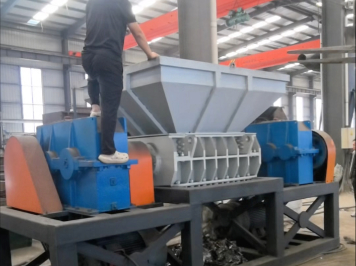 轻薄金属报废汽车拆解破碎用源通多功能撕碎机