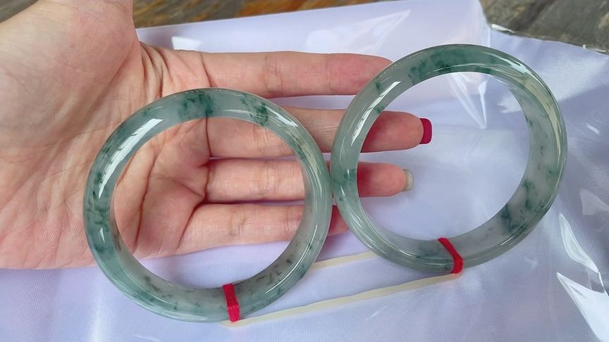 小姐姐特地强调要种老的翡翠,何为”种老”翡翠,这里有你的答案